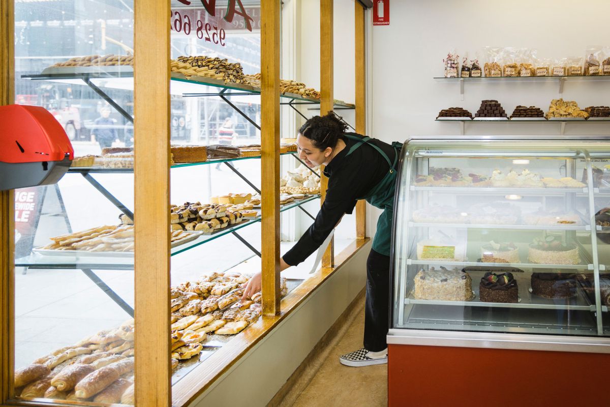 Aviv Cakes and Bagels (same owners since 1988) – Tales of Brick and Mortar